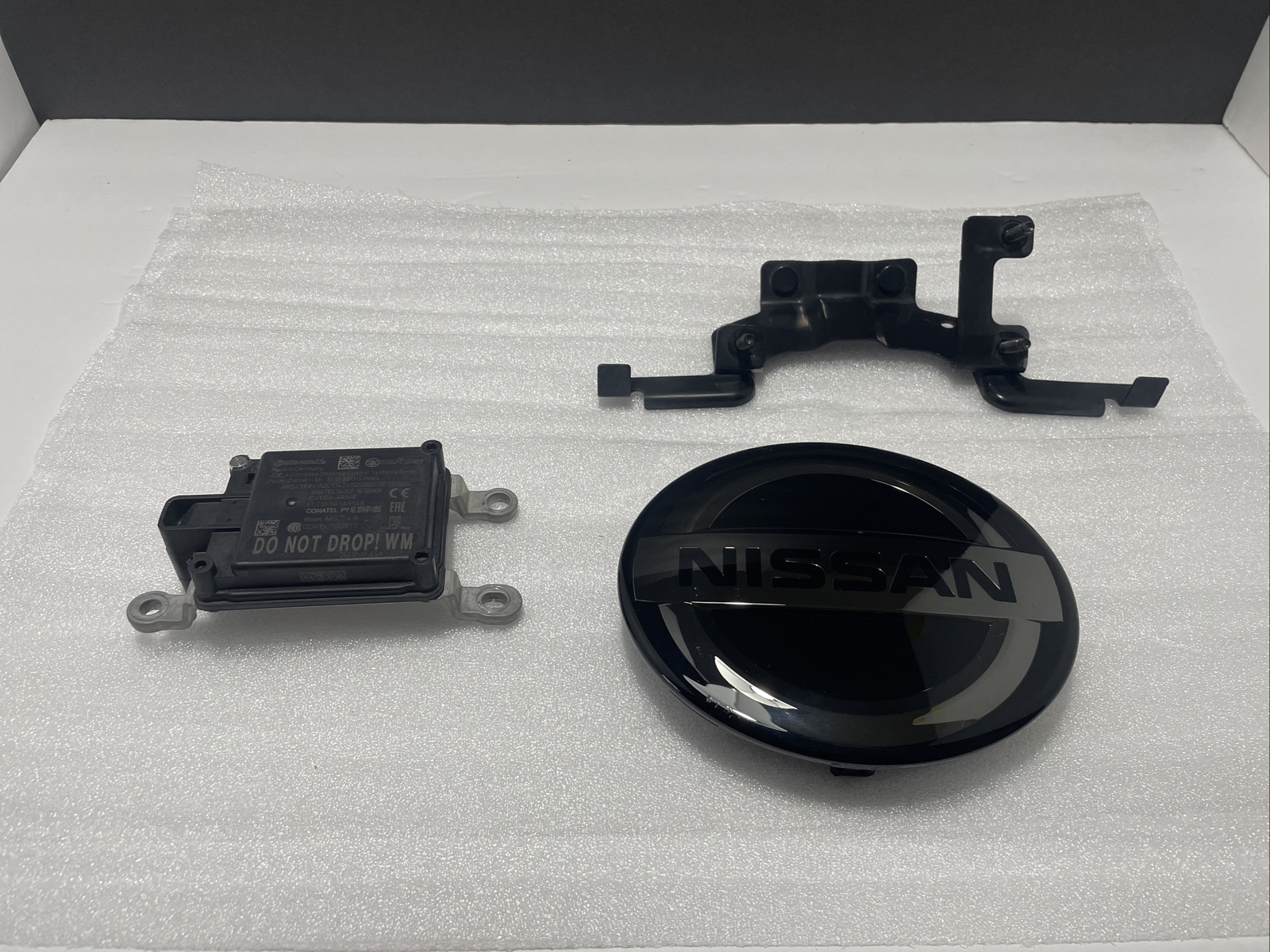 GENUINE NISSAN DISTANCE SENSOR 284385-FA6A EMBLEM AND BRACKET | eBay