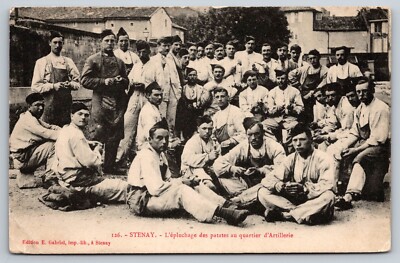 Postcard - France Stenay peeling potatoes at the artillery quarter ...