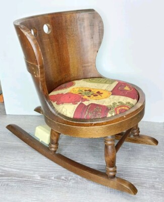 1900-1950 - Antique Rocking Chairs