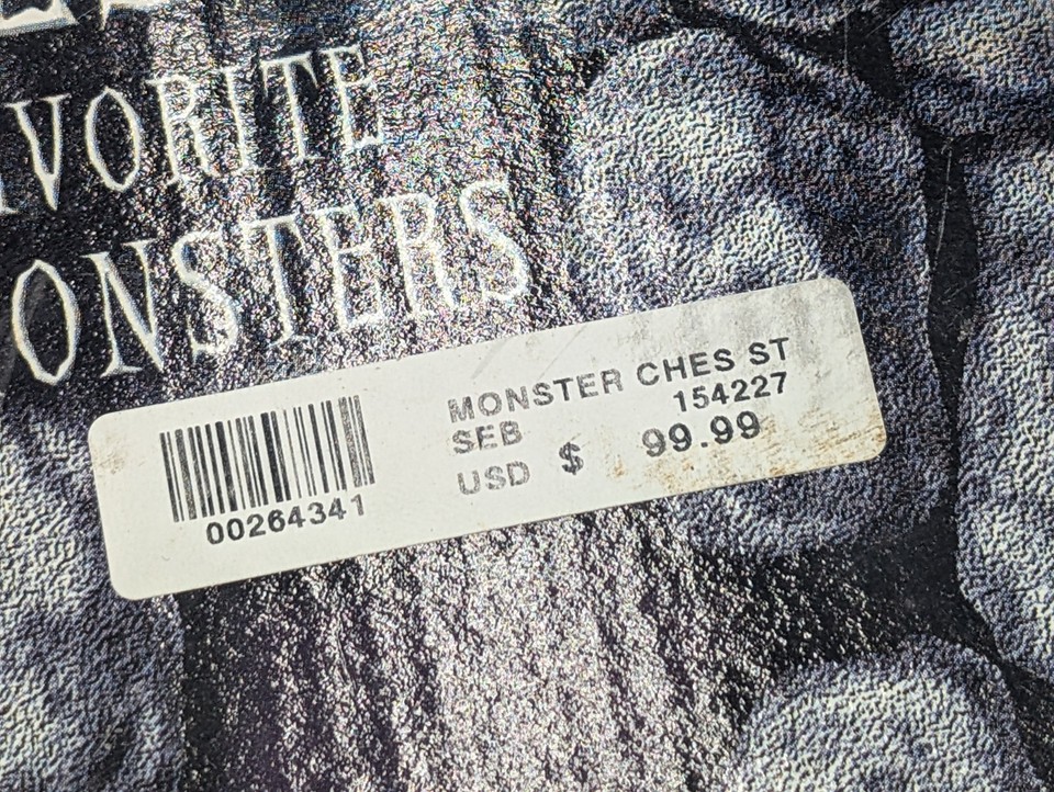 NEW UNIVERSAL STUDIOS MONSTERS CHESS SET -SPENCERS NEVER USED / Damaged ...