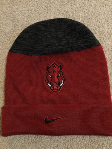 NIKE ARKANSAS RAZORBACKS Red & Charcoal Grey Winter Beanie Hat. One ...