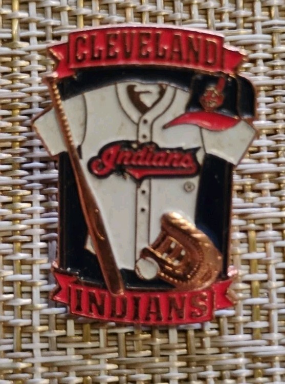 Cleveland Indians Jersey Chief Wahoo Pinback Pin | eBay