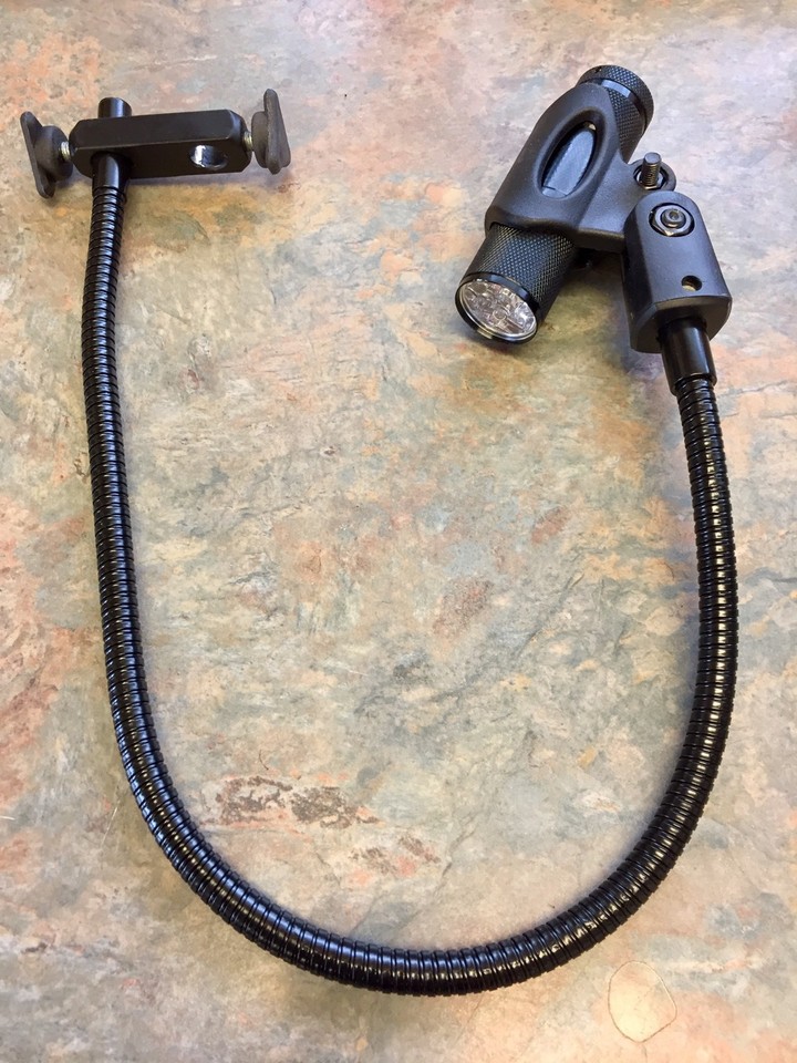 PORTABLE FLY TYING LED LIGHT. FLEX ARM ATTACHES TO VISE STEM. AAA ...