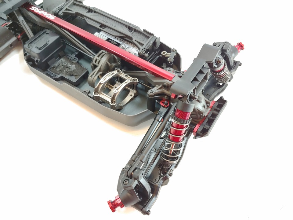 NEW: TRAXXAS SLEDGE 1/8 4WD MONSTER TRUCK ROLLER COMPLETE SLIDER ...