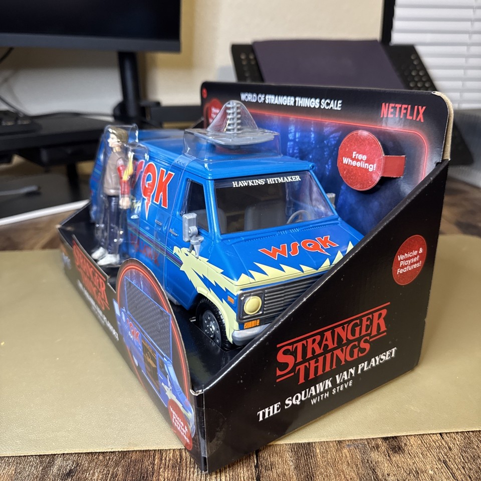 WORLD OF STRANGER THINGS WSQK THE SQUAWK VAN PLAYSET & STEVE HARRINGTON ...