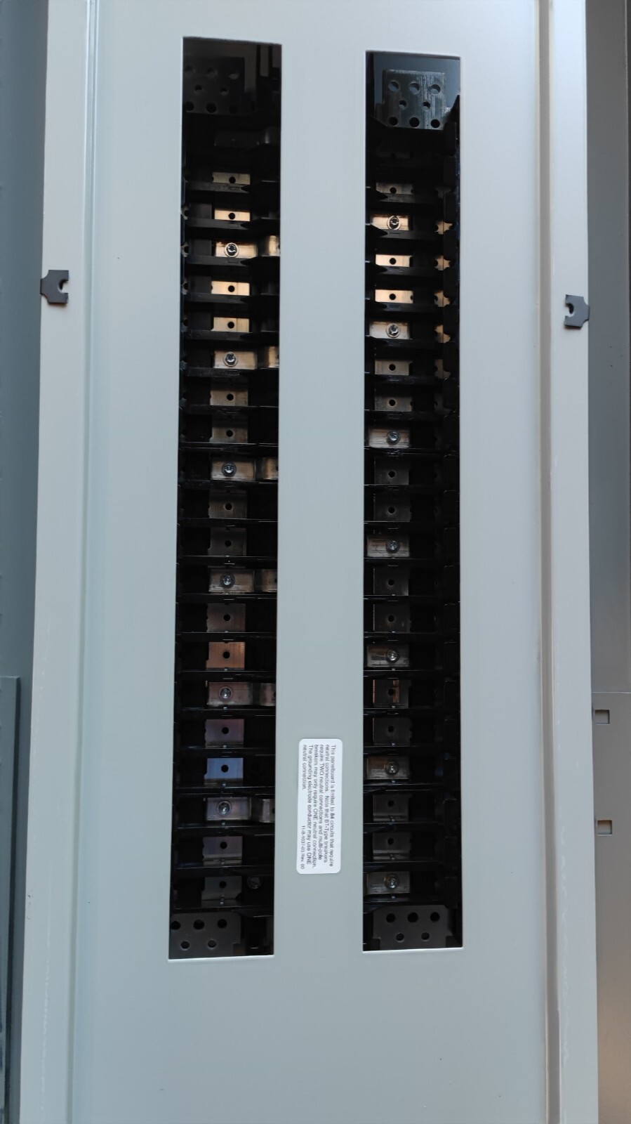 SIEMENS 400 AMP PANELBOARD 208/120 MLO 3PH/4W 42Sp with NEMA 3R /12 ...