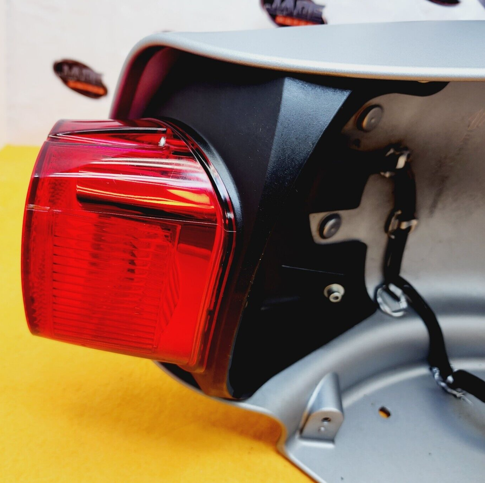 HARLEY DAVIDSON TRIKE FREEWHEELER REAR WHEEL RIGHT FENDER BRAKE LIGHT ...