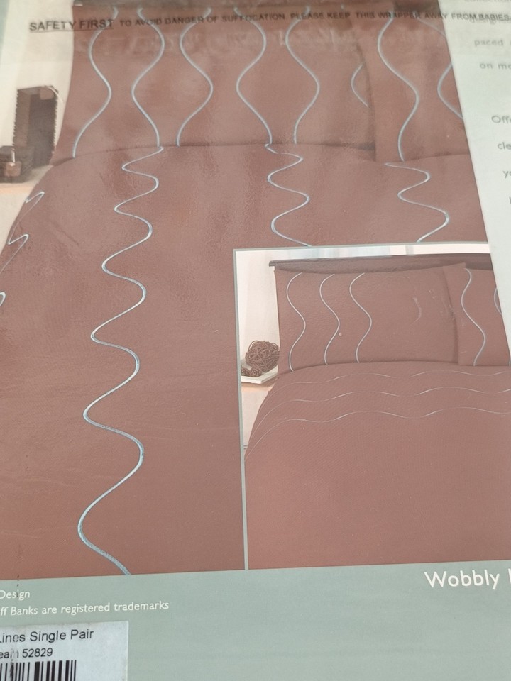 Jeff Banks Two Single Bed Quilt Covers Cream Embroidered Wobbly Line ...