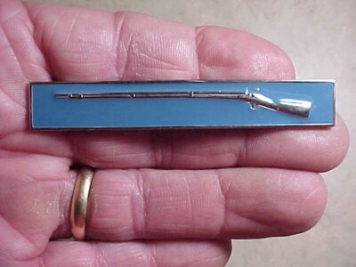 From collectors estate-Nice Expert Rifleman pin/insignia marked V21 | eBay