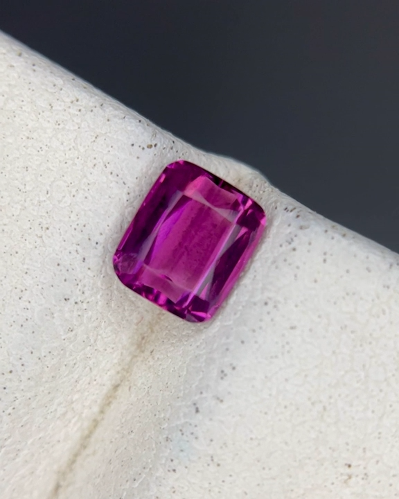 1.30ct Rhodolite Garnet Magenta Pink-Purple - Natural Untreated ...