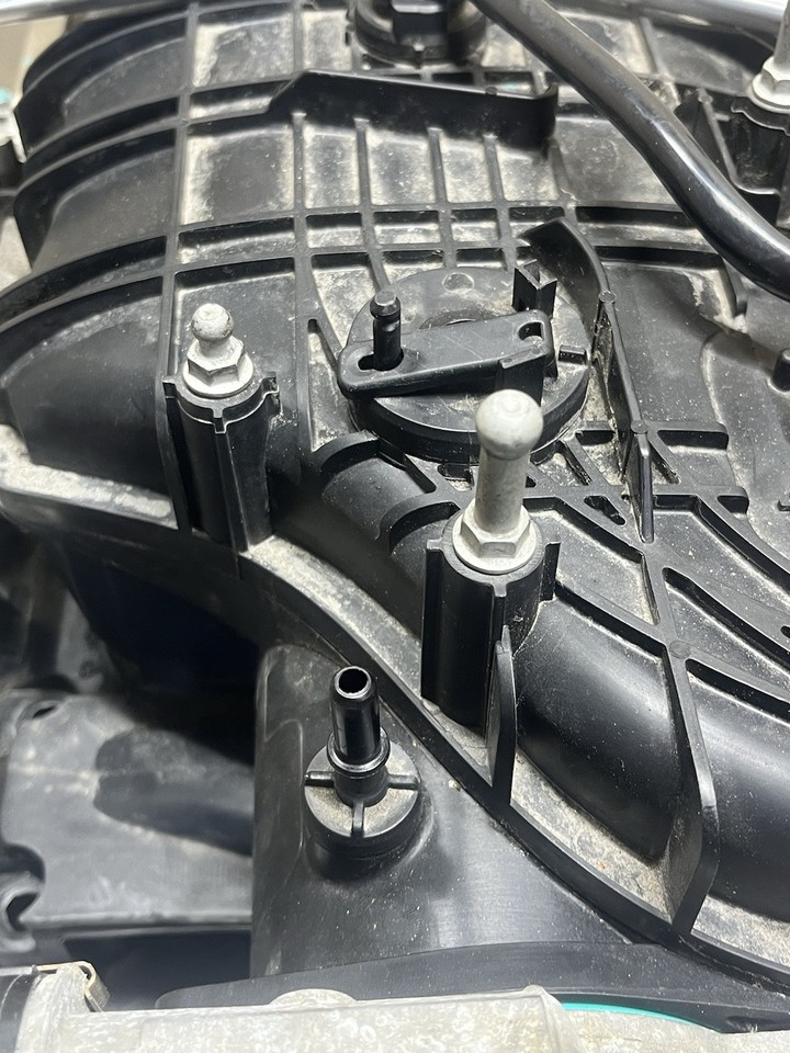 OEM GM NNBS Intake Manifold Fuel Rails Injectors COMPLETE 4.8 5.3 6.0 6 ...