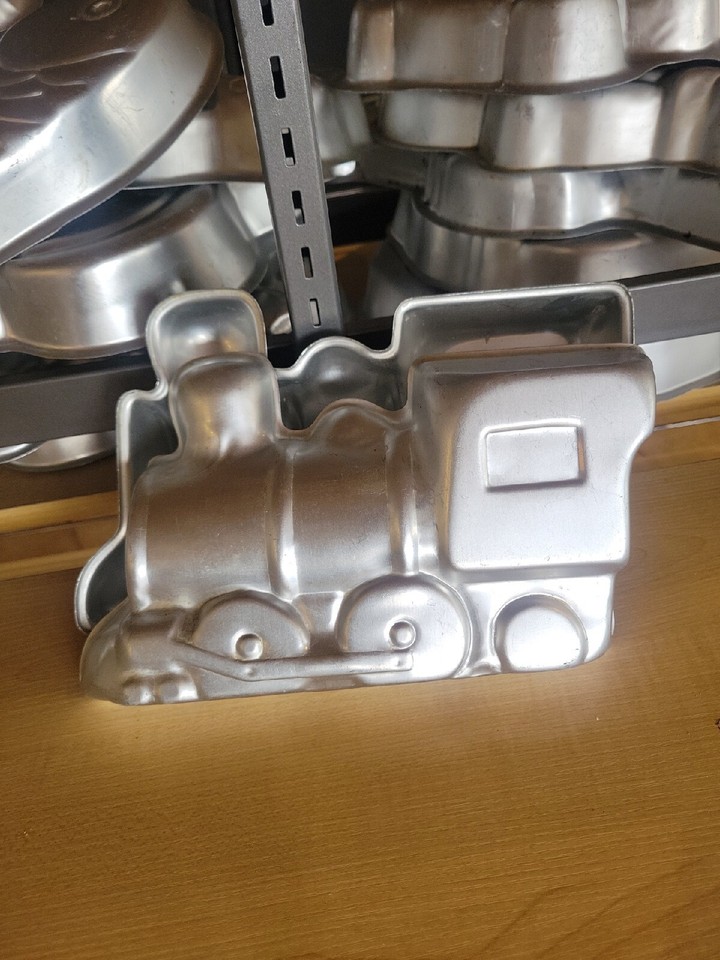 VTG 1974 Wilton Train Cake Pan Wilton Aluminum 3D 11" Cake Mold 502-836 ...