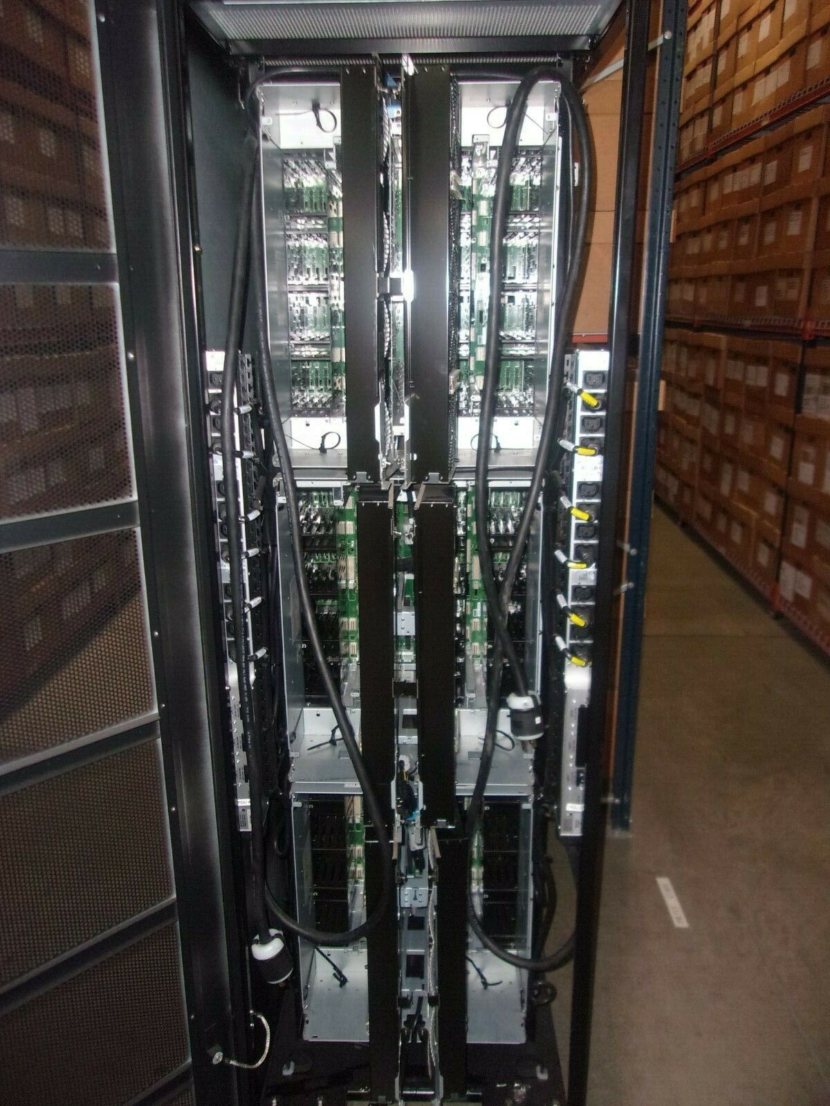 HP XP P9500 (eXtended Platform) STORAGE WORKS DATA STORAGE DISK ARRAY ...