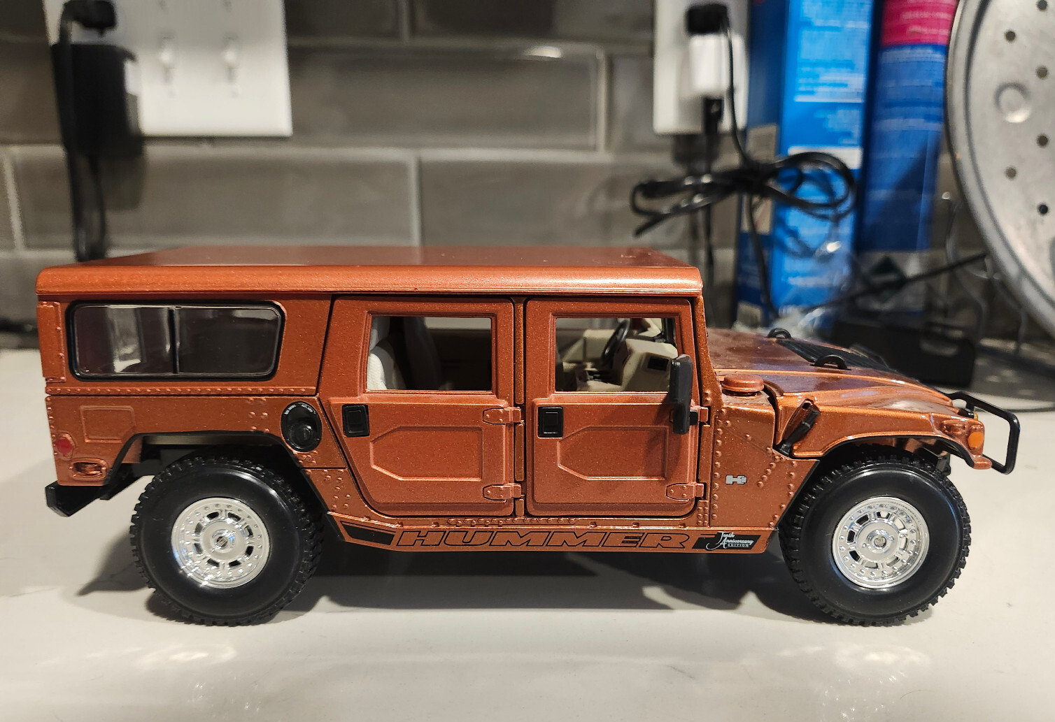 Maisto 1:18 Diecast Hummer H1 10th Anniversary Edition Diecast Rare ...