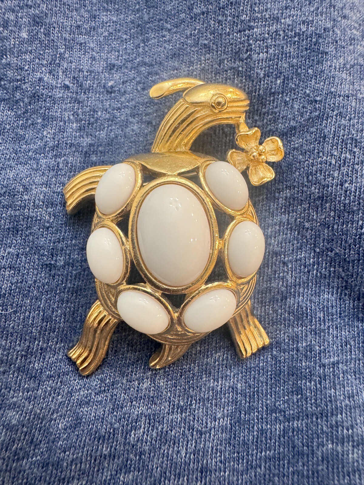 Trifari - vintage turtle brooch, white lucite, carryi… - Gem
