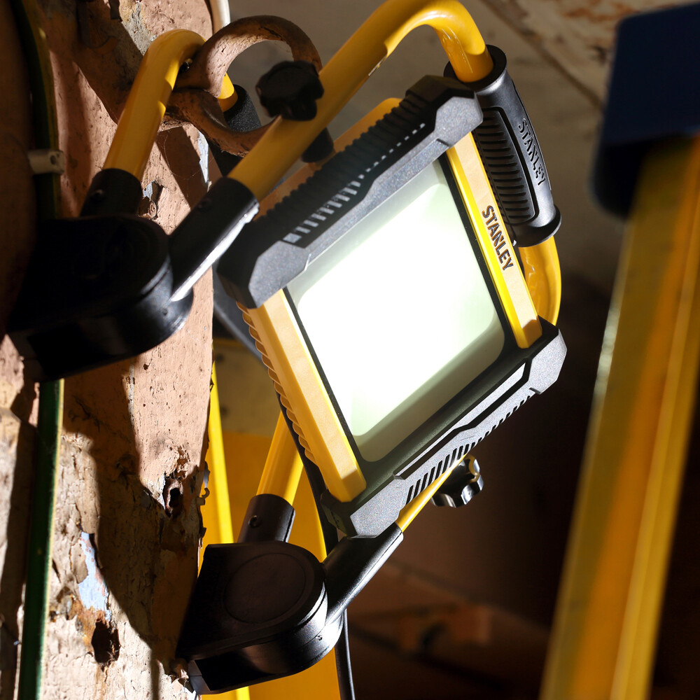Stanley Work Light 30W Portable Integrated LED Outdoor Floodlight ...