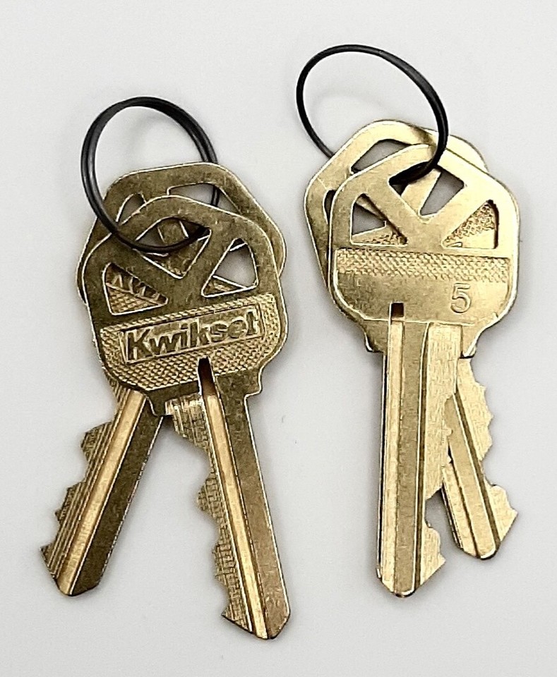 New Kwikset factory brass precut keys. 40 keys, 20 pairs. Locksmith ...