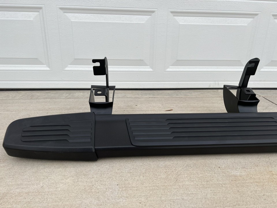New! 2019-2023 Chevrolet Silverado 1500 Running Board Step 84676694 GM ...