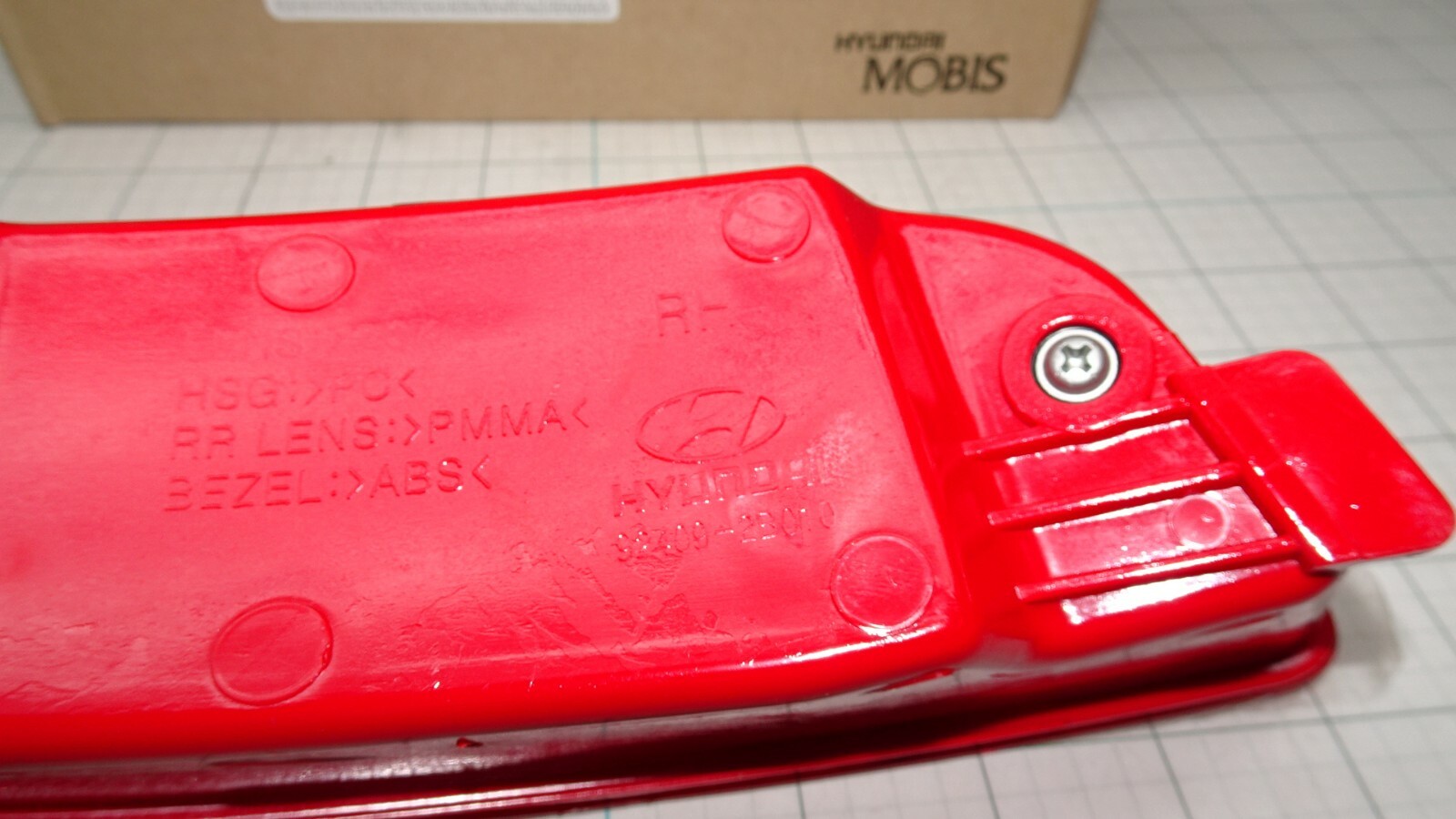 Hyundai Kia 92409 2B010 Rear Reflector for Bumper Some Santa Fe Right ...