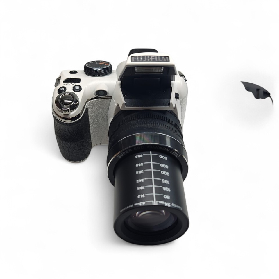 Fujifilm FinePix S4500 14.0MP Digital Bridge Camera (White) 30x Wide ...