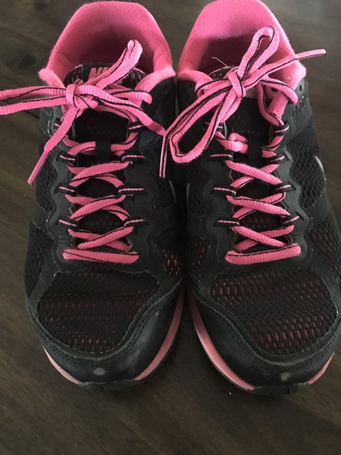NIKE GIRLS RUNNING SHOES SIZE 4 1/2 YOUTH SIZE BLACK AND PINK | eBay