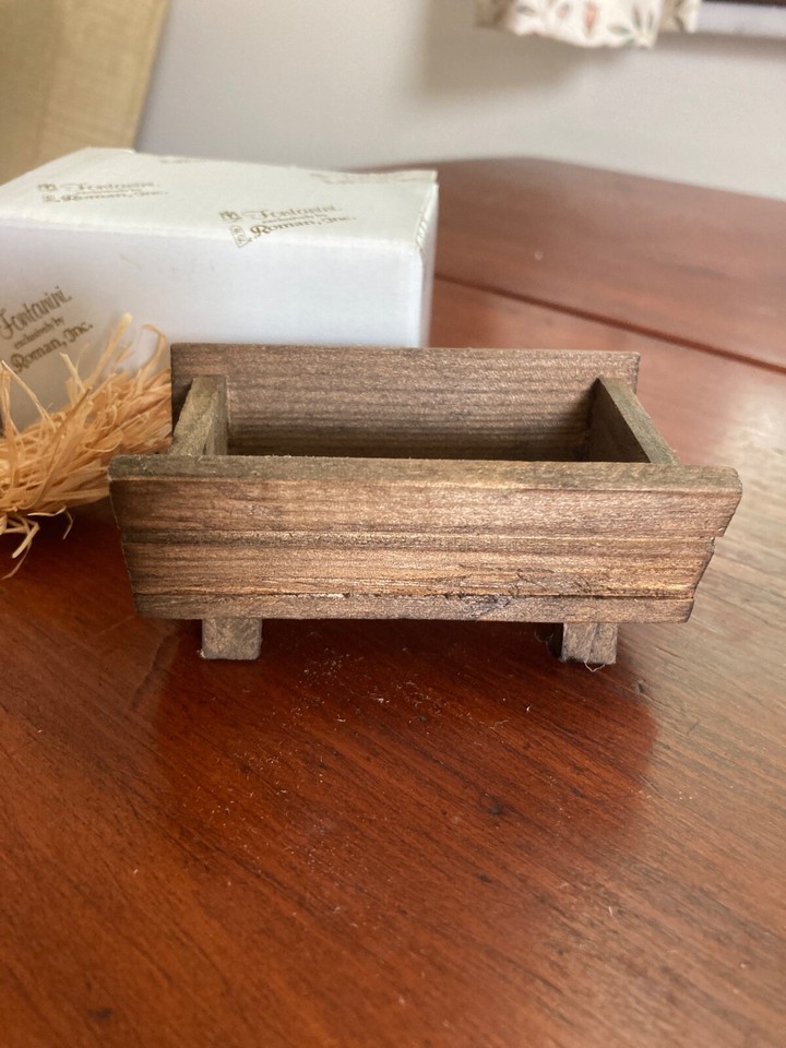 Fontanini 5" scale wooden manger / trough & bundle if raffia ...