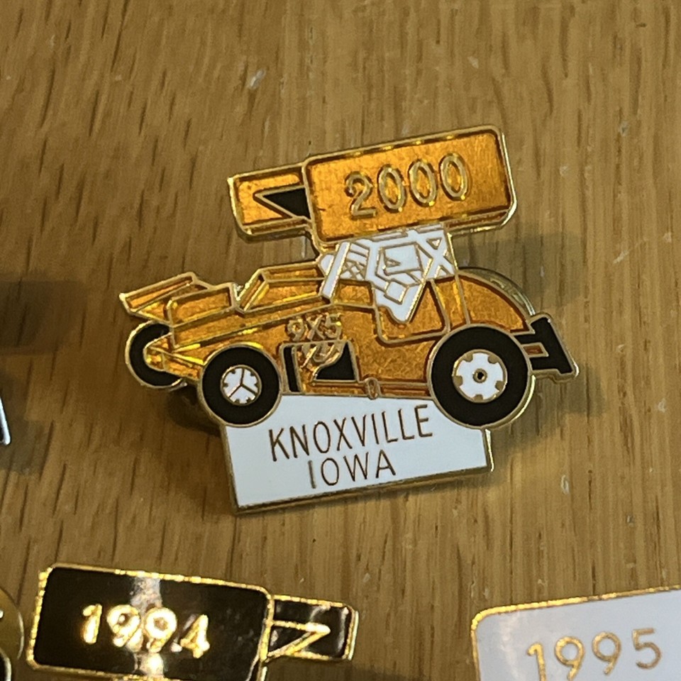22 WORLD OF OUTLAWS Knoxville SPRINT CAR DIRT TRACK RACING Pins 1980 ...