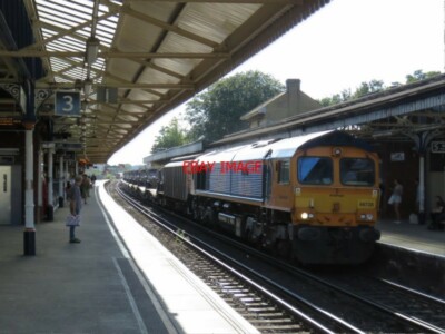 PHOTO (6) CLASS 66 66728 PASSES BASINGSTOKE WITH A LONG RAKE OF WARWELL ...