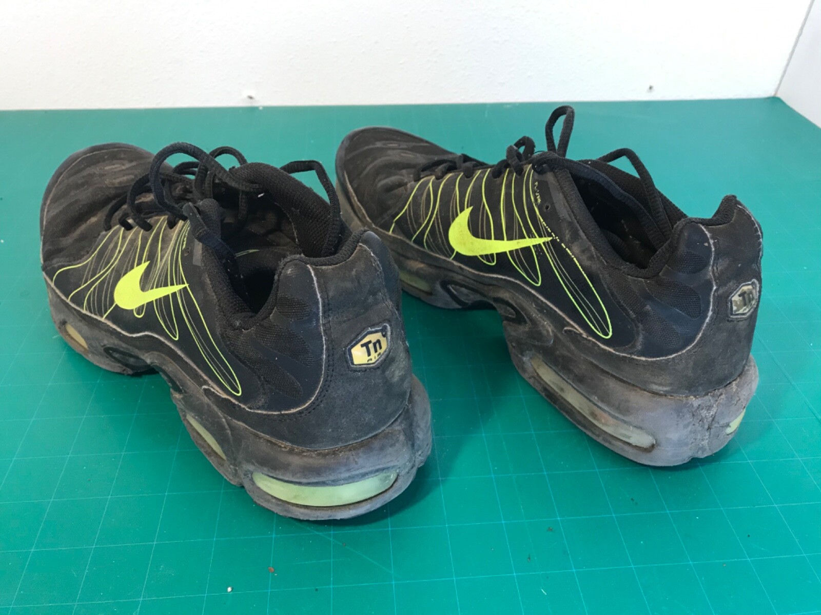 RARE NIKE AIR MAX PLUS TUNED AIR BLACK-VOLT SZ 12 426… - Gem