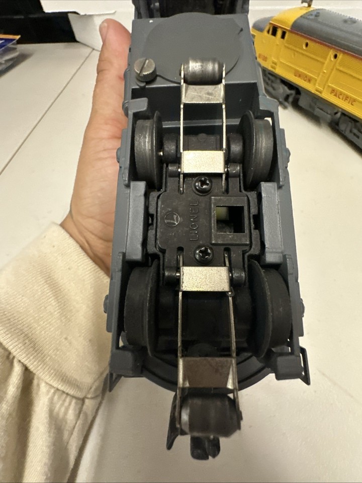 Lionel Union Pacific Diesel engine / dummy engine 8120/ 8119 | eBay