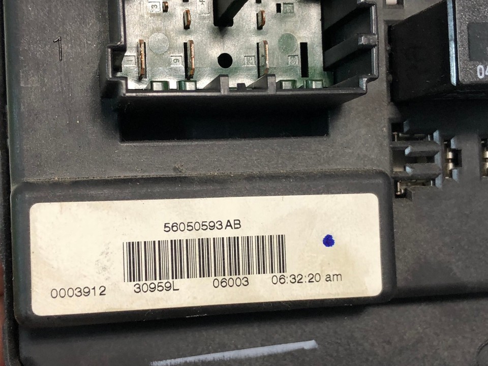 2007 2008 Jeep Commander Interior Fuse Relay Box Control Unit P ...