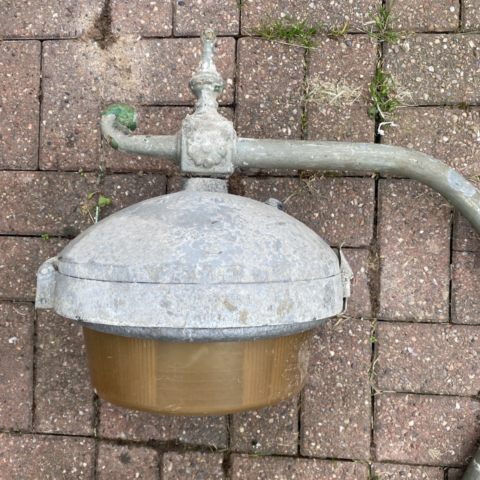 AC Ford AC 888 Swan Neck Cast Iron Street Lamp with swan neck bracket ...
