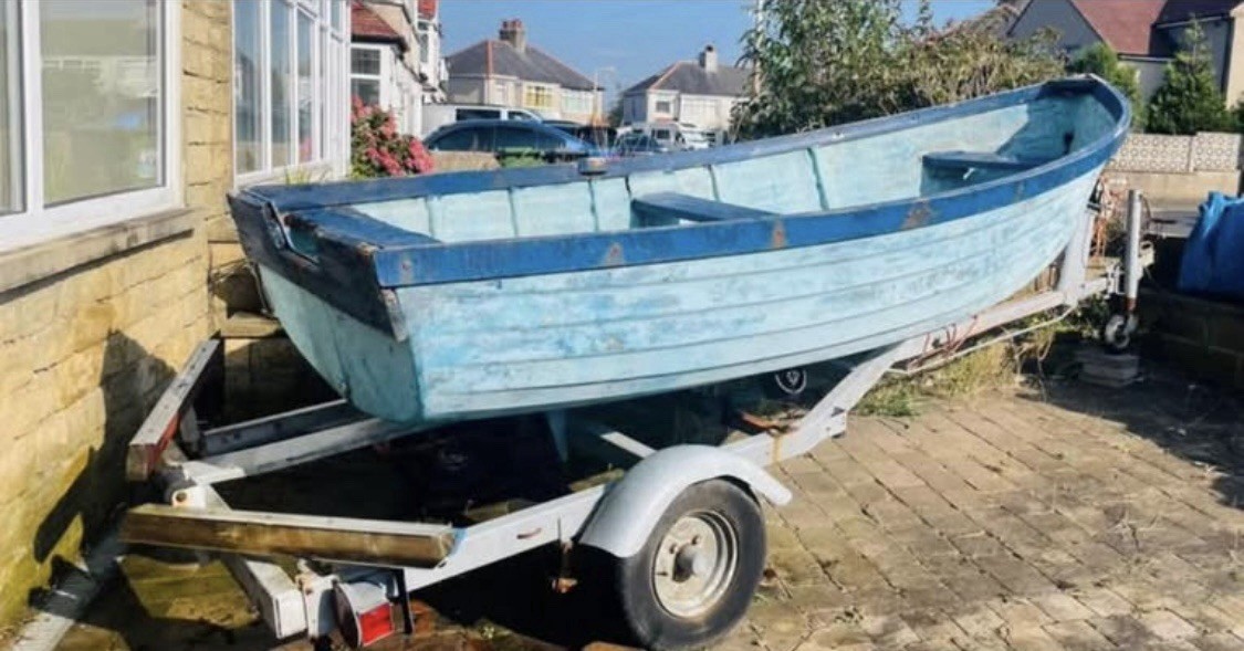 12ft fibreglass clinker built boat WITH trailer. Needs some TLC. (12ft ...