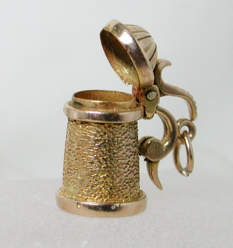 9ct Gold Heavy Beer Stein / Tankard Shaped Charm 22543 - Gem