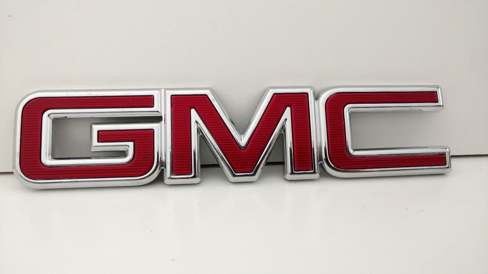2017-18 GMC Terrain Rear Emblem OEM - Pre-owned #84321763 | eBay