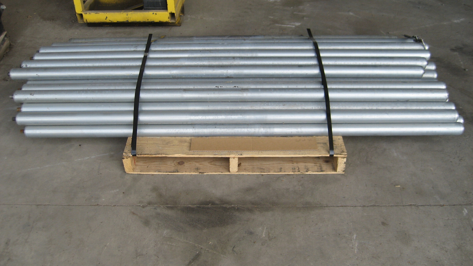 CONVEYOR ROLLER 2-1/2" DIAMETER X 82" WIDE STEEL BETWEEN FRAME ROLLER ...