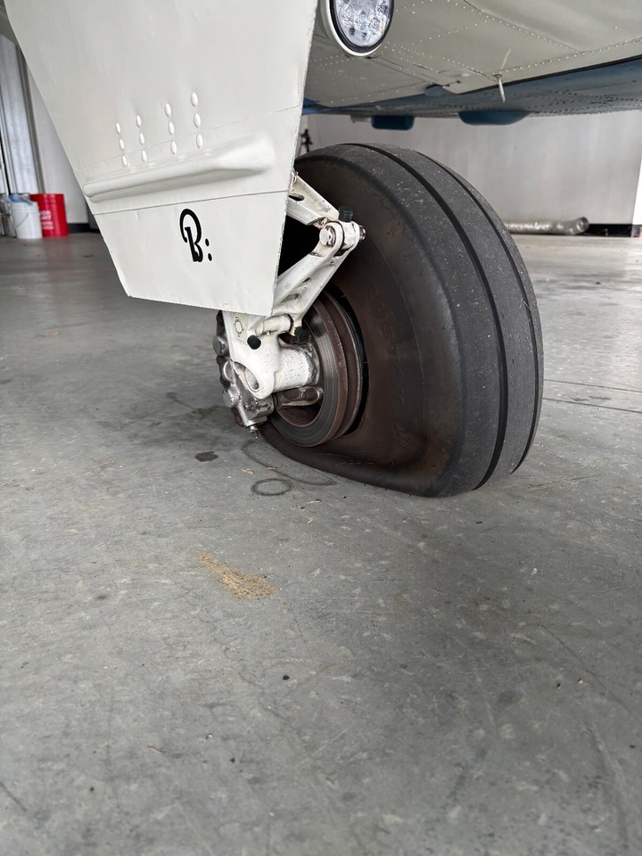 Beech Beechcraft 36 35 33 T34 Bonanza Baron Travel Air Wheel Axle Jack ...