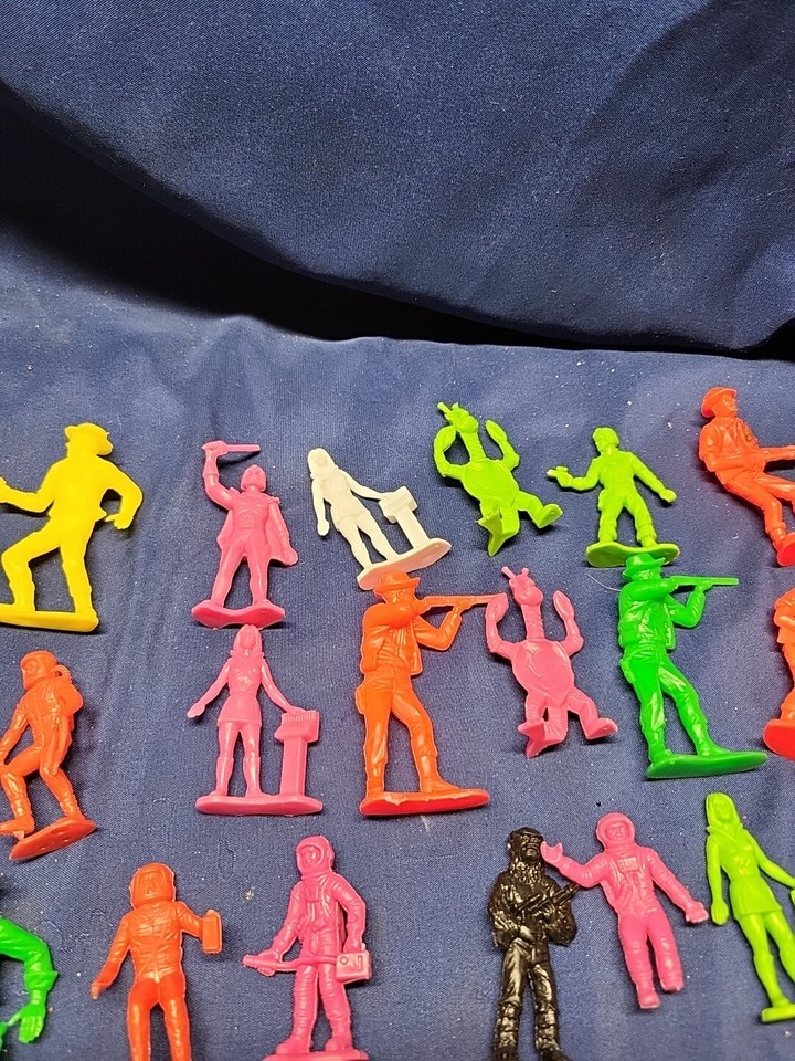 Vintage Galaxy Figure Lot Tim-Mee Aliens Space Droids Robots Cowboys ...