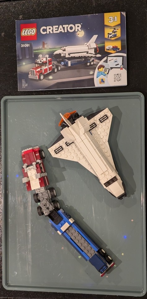 LEGO CREATOR: Shuttle Transporter (31091) Plus Mega Construx Aliens ...