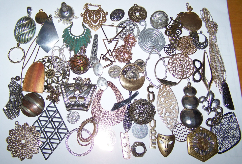 VTG~Mod Mixed Metal Jewelry Scrap Lot Craft Jewelry Art Parts Pieces ...