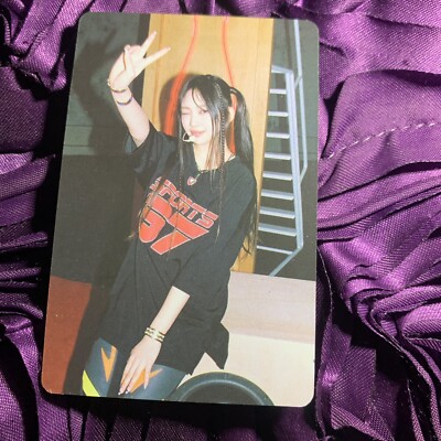Hyein NEWJEANS SKY BLUE Edition Celeb K-POP Girl Photo Card Peace Red ...