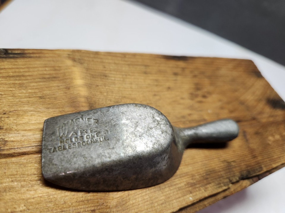 VINTAGE WAGNER WARE CAST METAL TABLESPOON SIZE FOOD SCOOP | eBay