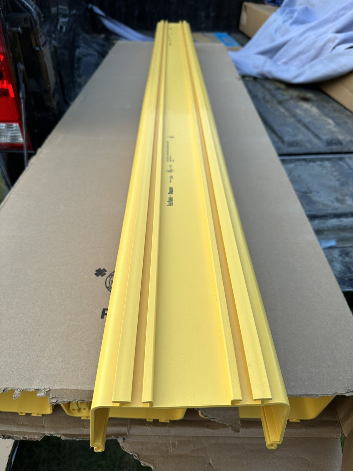 PANDUIT / FR6X4YL6/ 6X4 FIBER RUNNER CHANNEL; YELLOW | eBay