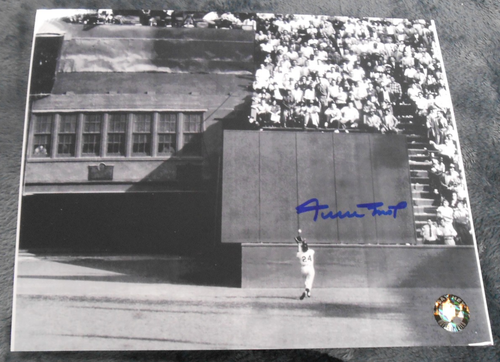 Willie Mays Signed "The Catch" 8 x 10 Photograph - Say Hey ...