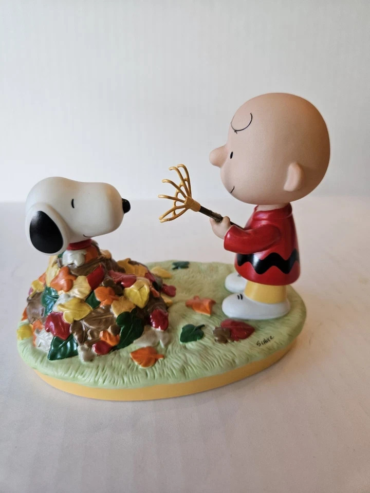 Peanuts Hallmark Charlie Brown & Snoopy "Working Together" Figurine ...