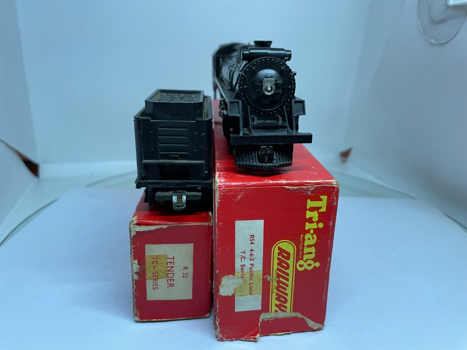 Triang OO Gauge Railways R54 4-6-2 Pacific Locomotive 'Hiawatha' & R32 ...