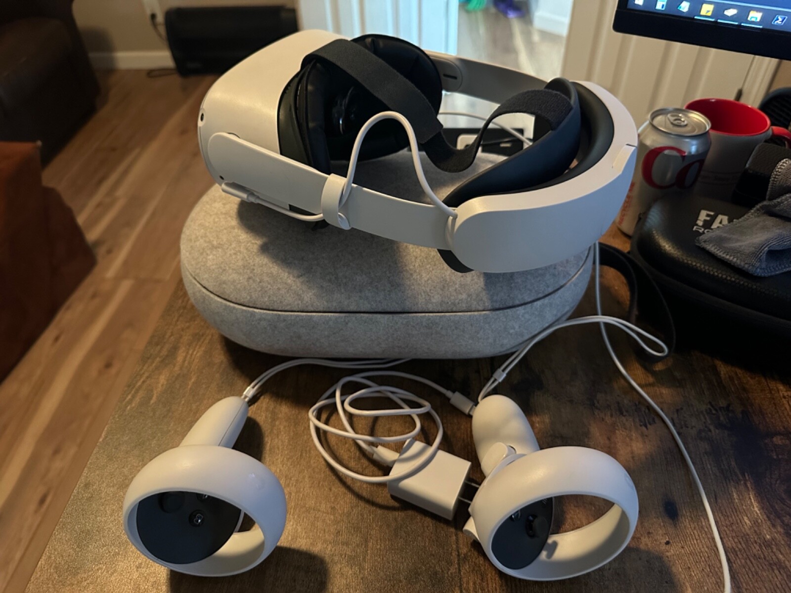 Oculus Quest 2 256GB All-in-one VR Headset, Controllers, Ext. Battery ...