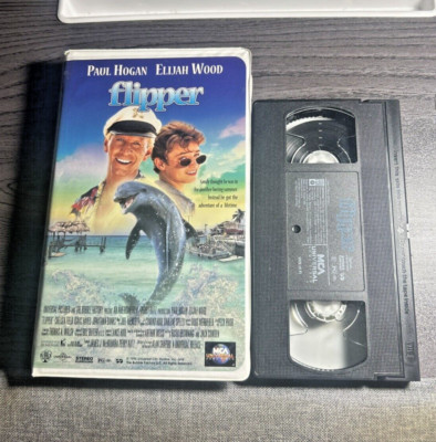 Flipper (VHS 1996 In Clamshell) MCA Universal 82825 Paul Hogan & Elijah ...