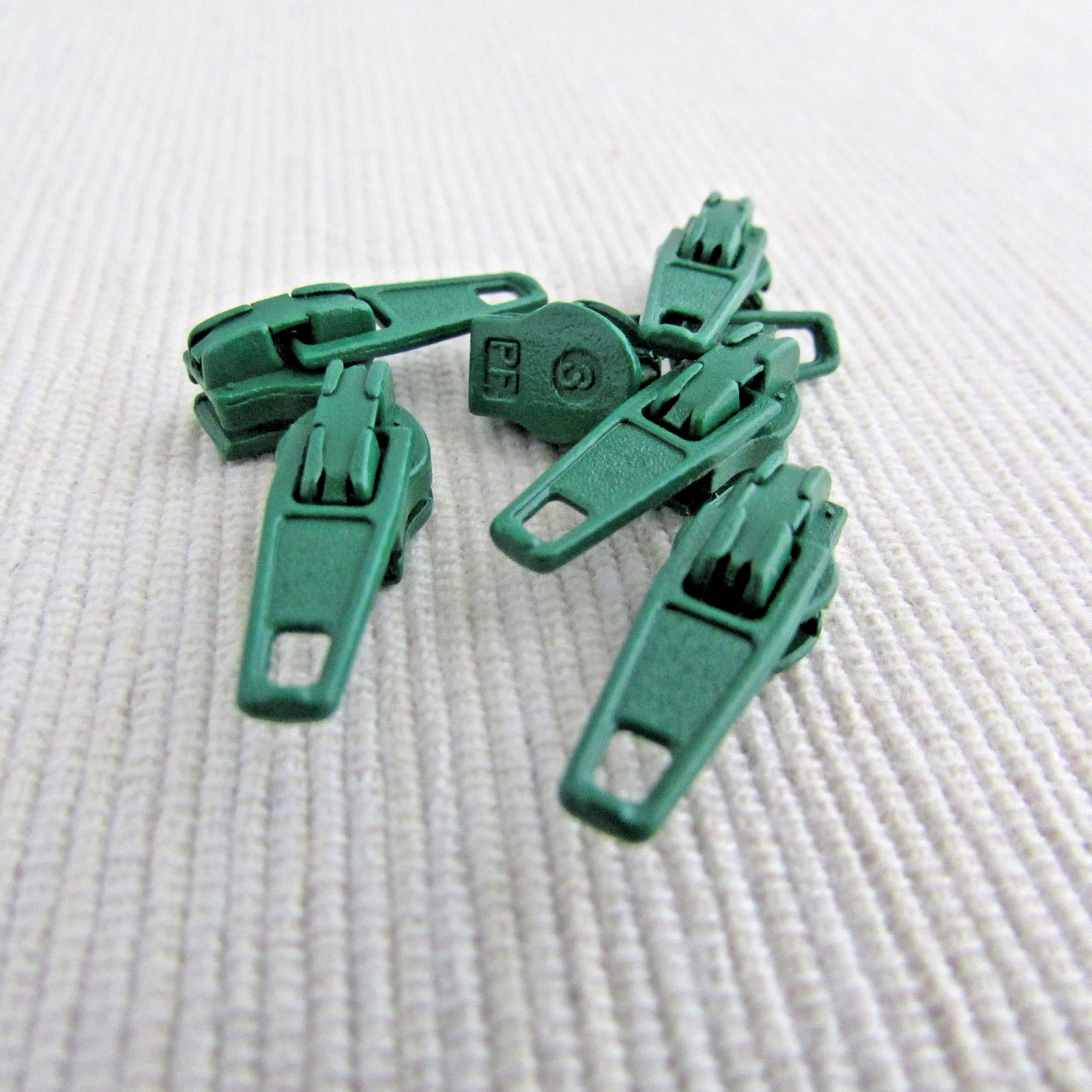 Zip sliders / pulls for #3 zippers - with autolock - choice of colours ...