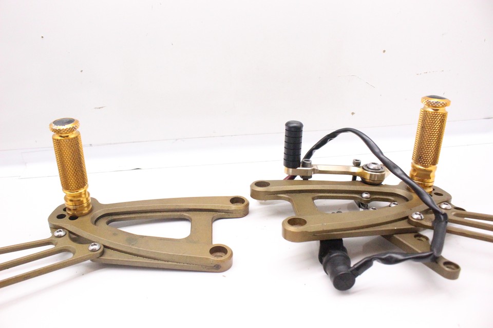 2016 Yamaha YZF R1 RIGHT LEFT REARSETS REAR SET DRIVER FOOT PEGS | eBay